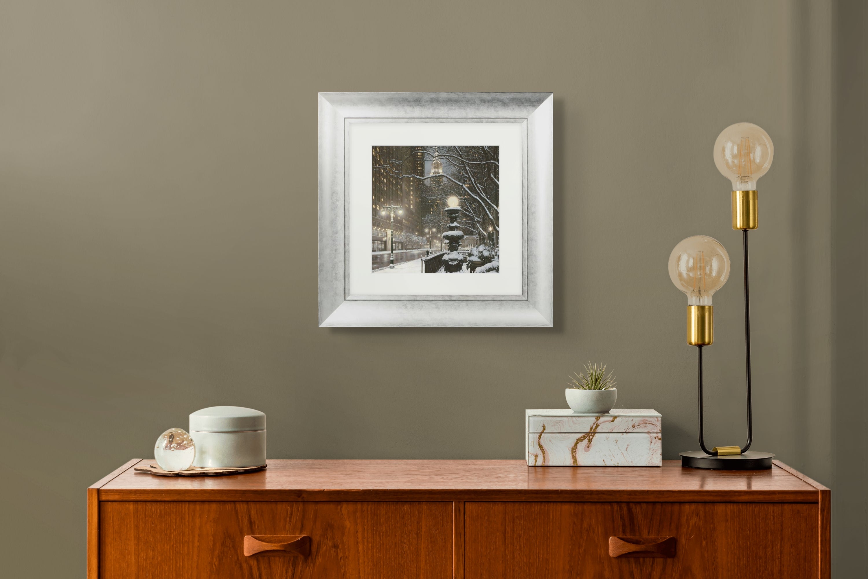 New York City Lights Detail By Rod Chase *EXCLUSIVE* – The Artists Quarter